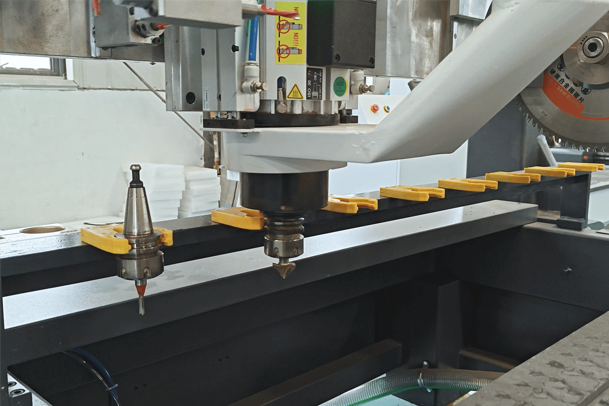 ¿Cómo funciona una fresadora CNC ATC? - AccTek CNC